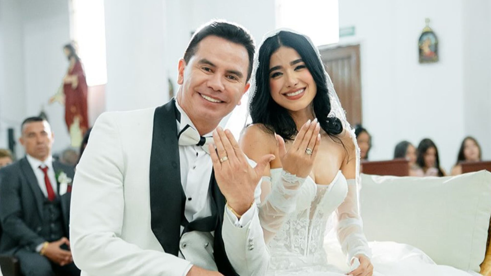 De Soy soltero al altar Jhonny Rivera y Jenny López ya son esposos
